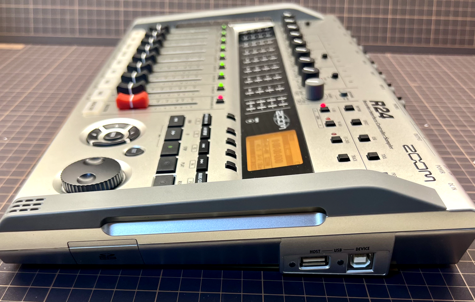 Zoom R24 Multi-Track Recorder - 24-Track, Integrated Drum Machine, Free ...