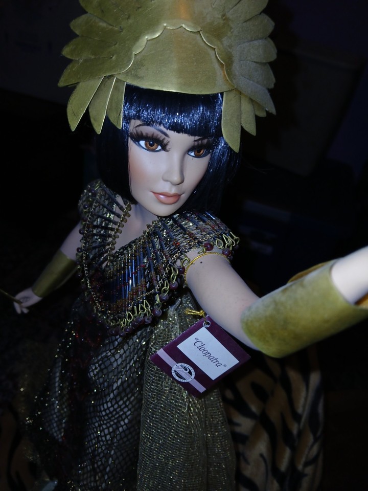 Ashton Drake Cleopatra Porcelain Doll Peacock Staff Crown 19" Ancient ...