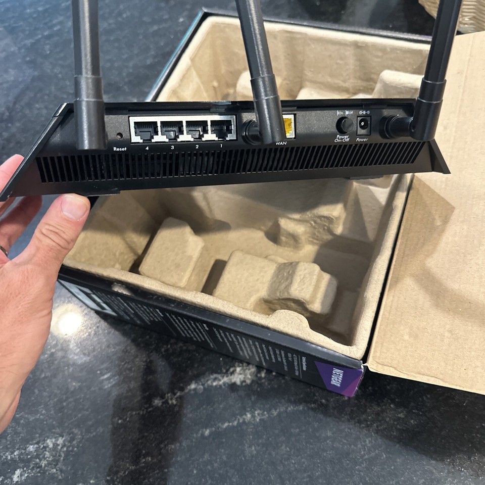 NETGEAR R7600 Nighthawk AC1750 Smart WiFi Router - R6700-100NAS ...