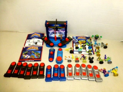 Akedo Ultimate Arcade Warriors Lot Arena 16 Stands, 18 Figures CHUX LEE ...