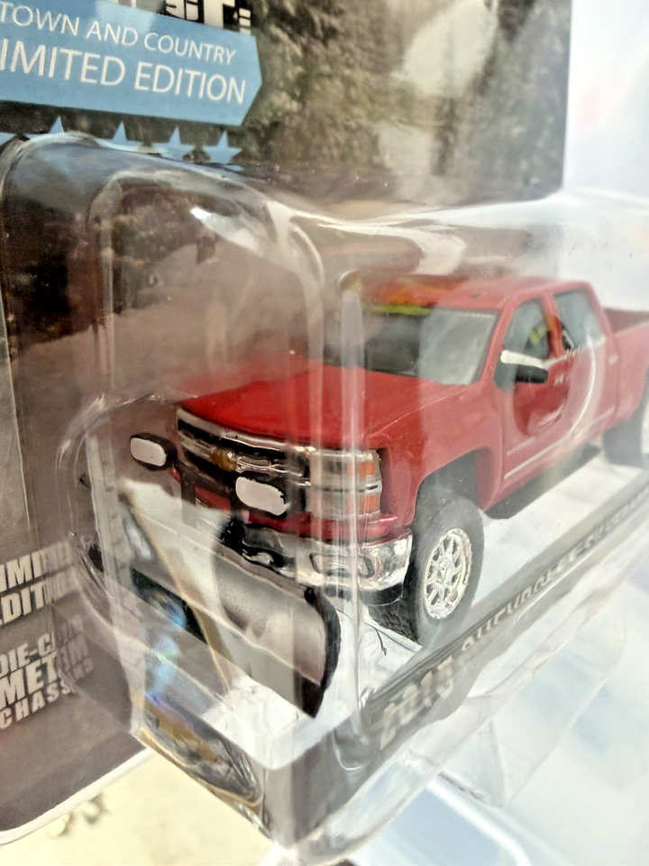 1:64 Greenlight Red 2015 Chevy Silverado 1500 Snow Plow Town & Country ...