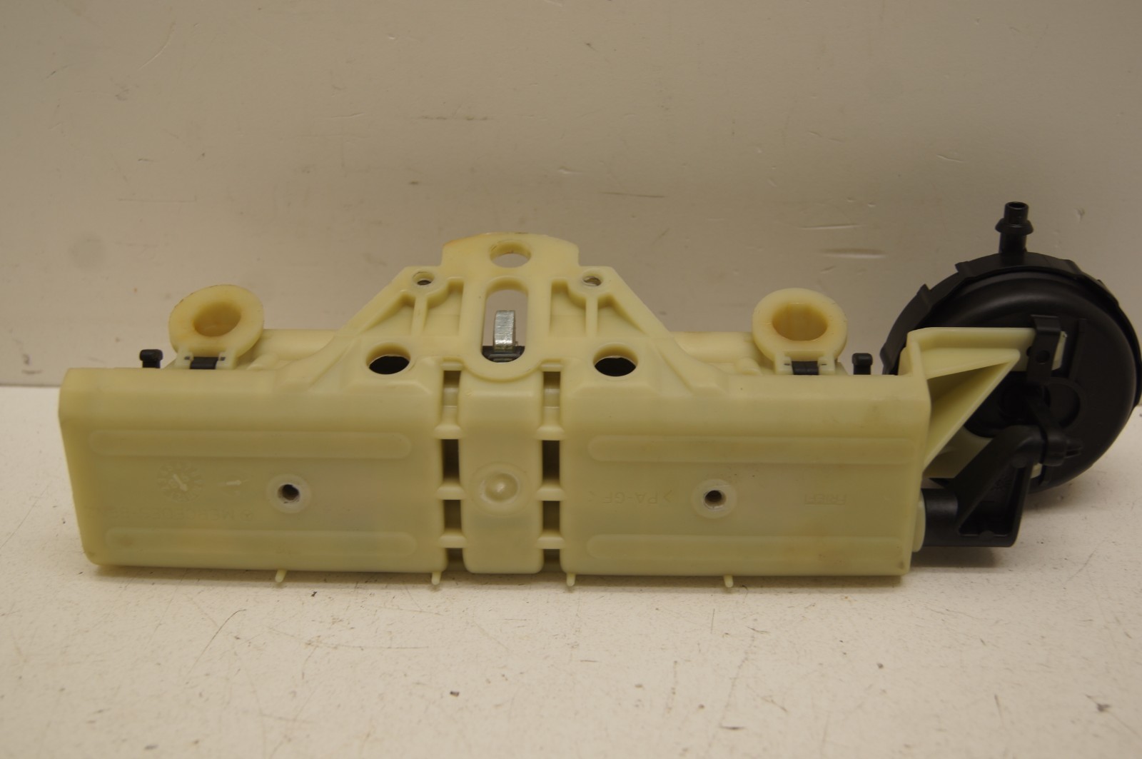 1999 MERCEDES BENZ E430 W210 Rear Seat Headrest Vacuum Motor Actuator ...