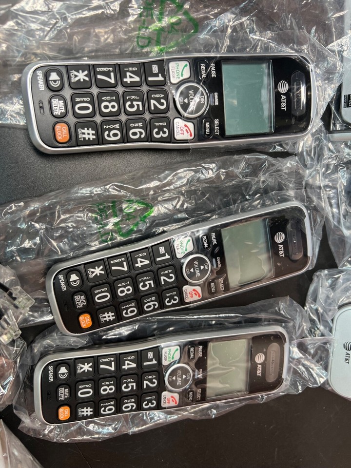 AT&T BL102-3 DECT 6.0 Cordless Phone 3-Handset System with Answering ...