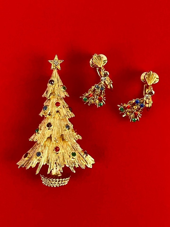 Monet Christmas Tree Brooch Rhinestone Brushed Gold Tone Pin & Clip ...