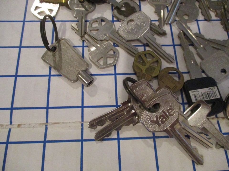 Vntg Lot 50+ Home/Auto Keys: Yale, Tita, Cole, U.S. Lock, Kwikset, HWI ...