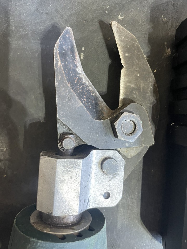 Greenlee Gator cutter cable ES32L Qutput:1.5,ton 3.0ah Battery and ...