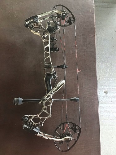 Mathew’s Triax In Lost Camo XD RH 70lb 30in Draw WITH EXTRAS | eBay