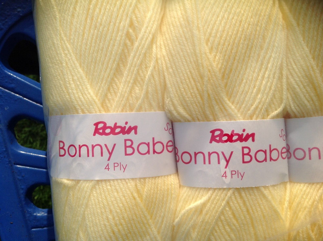 ROBIN BONNY BABE ARAN KNITTING WOOL YARN 1X400G SUNRISE LEMON SHADE ...