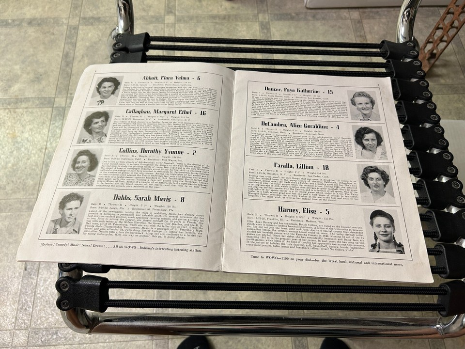 original complete 1947 FORT WAYNE DAISIES AAGPBL BASEBALL TEAM YEARBOOK ...