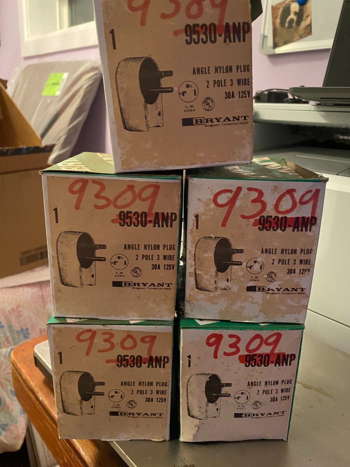 BRYANT 9530-ANP WHITE ANGLE PLUG 30A 125V 4 POS ADJUSTMENT 2 POLE 3 WI ...