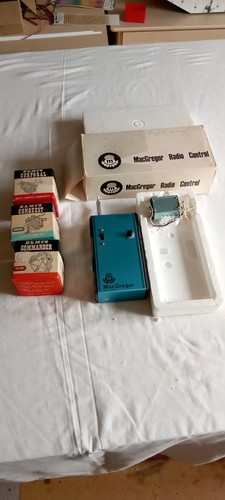 EARLY VINTAGE SIGLE CHANNEL RADIO GEAR WITH ESACPEMENTS PLUS KIT ...