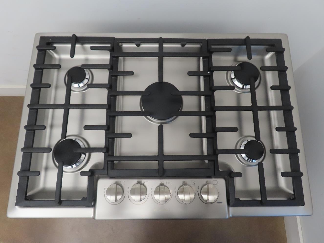 Bosch 800 Series 30" 5 Sealed Burners Gas Cooktop NGM8056UC Full ...