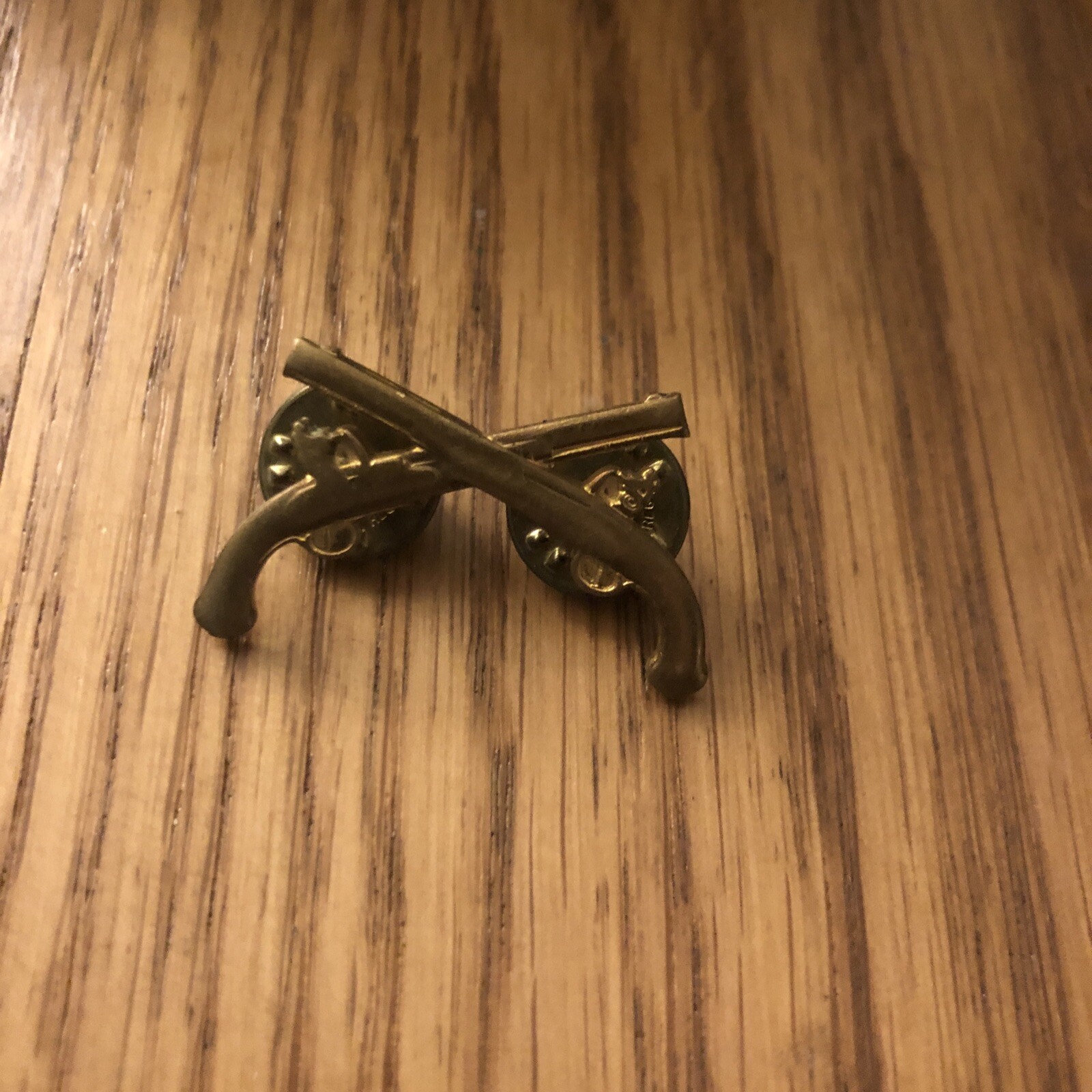 US Army's MILITARY POLICE branch crossing of guns lapel Pin | eBay
