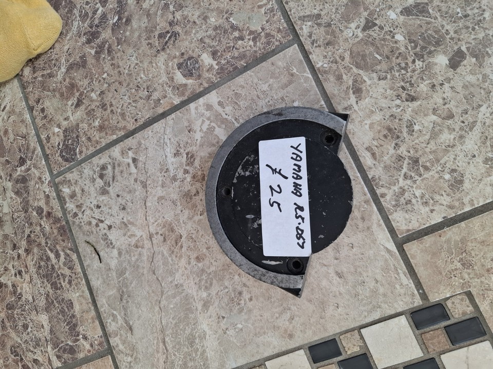 YAMAHA R5 DS7 LEFT HAND ENGINE COVER BRAND NEW GENUINE YAMAHA R5 RD350 ...