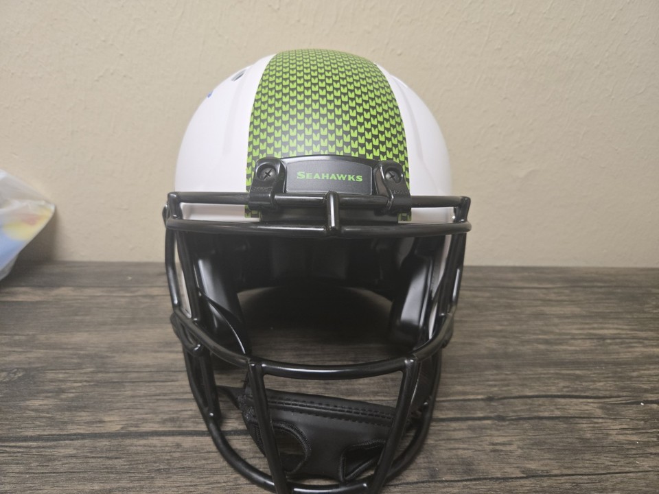 Seattle Seahawks Kenneth Walker III Autographed Helmet Beckett ...