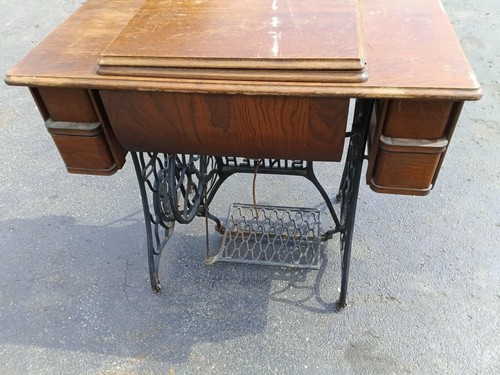 Antique Singer sewing machine and desk. G series serial number. | eBay