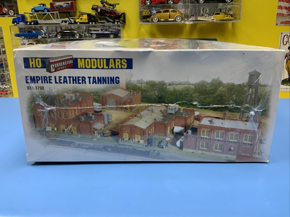 EMPIRE LEATHER TANNING WORKS - HO Scale - HUGE KIT WALTHERS 933-3798 ...