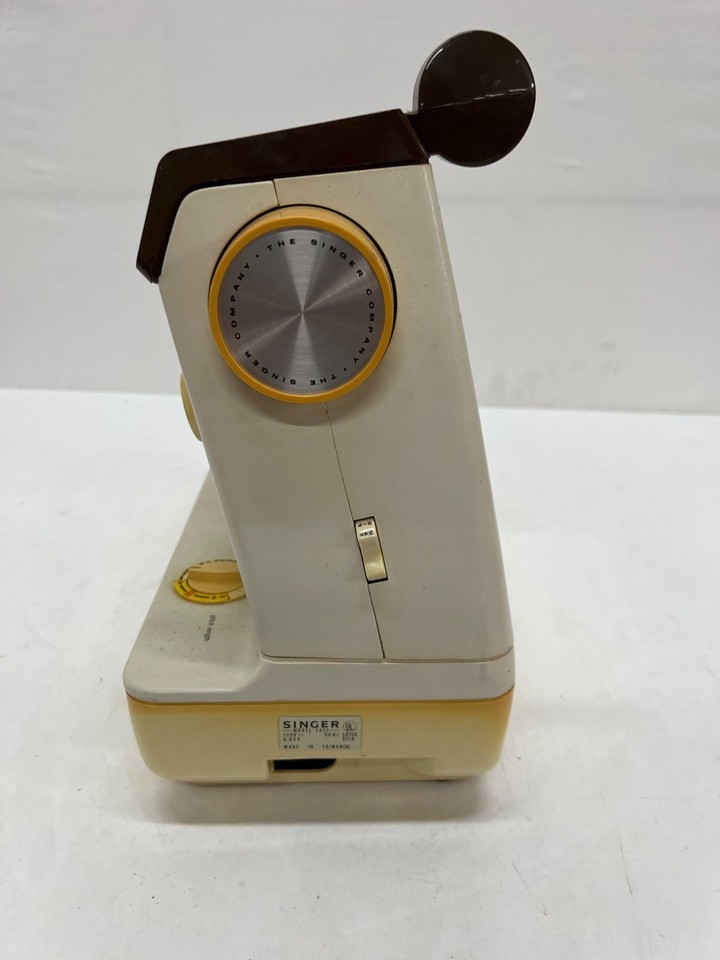 Vintage SINGER Model 1411 Sewing Machine w/ Pedal (Tested) | eBay