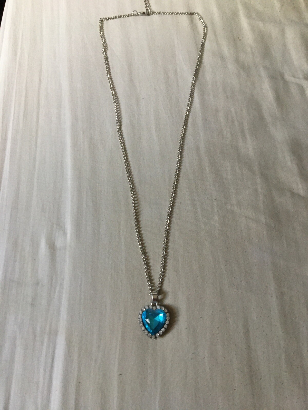 Stunning Titanic - The Heart of the Ocean - Blue Diamond Style Necklace ...