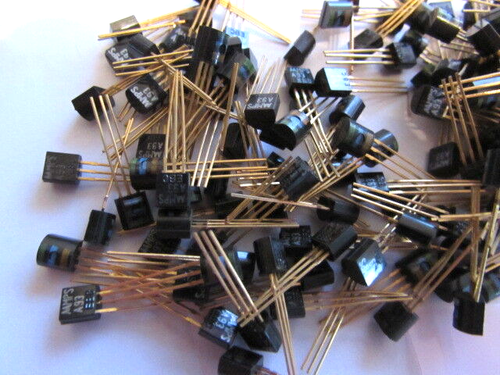 MPSA93 Motorola BJT 200V, 500mA, PNP General Purpose Amplifier Gold ...