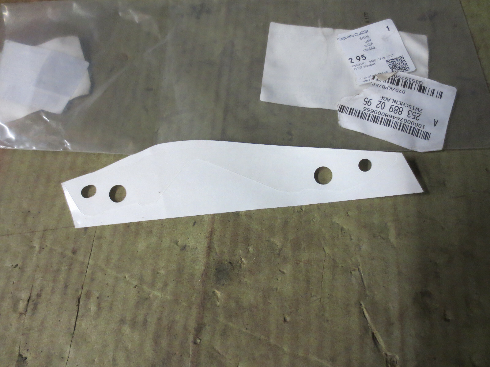 Mercedes GLC 2016-19 Front Right Bumper Intermediate Layer A253 889 02 ...