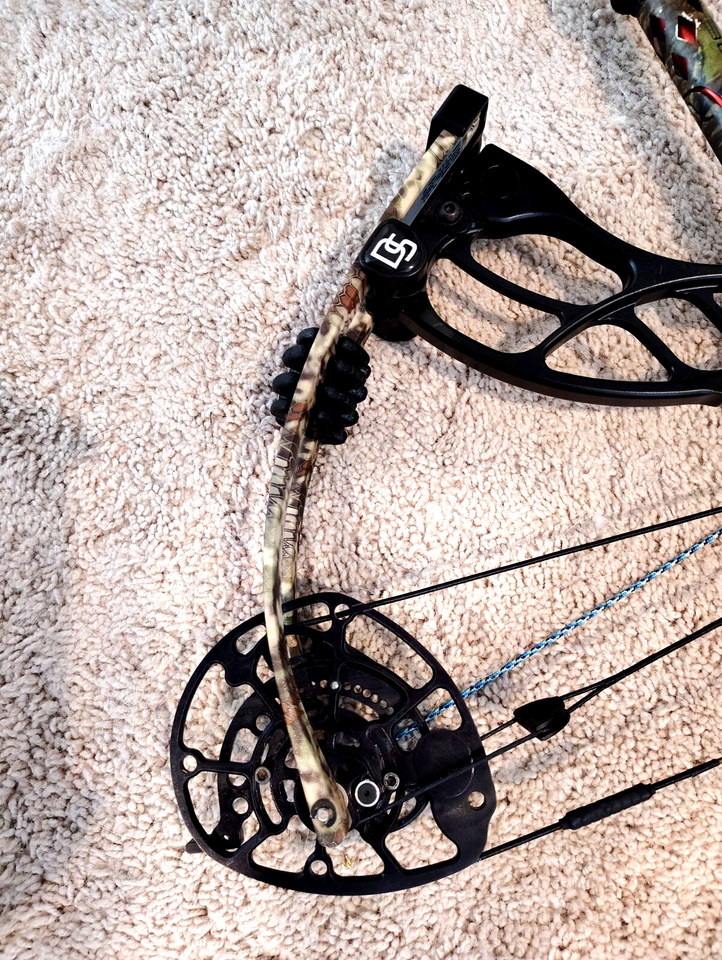 DARTON MAVERICK XT COMPOUND BOW WITH ACCESSORIES | eBay