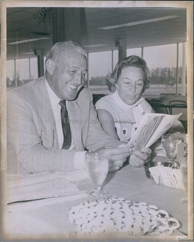 1970 Mr & Mrs Vic Ghezzi Relaxing In Country Club Lounge Fl Sports 8X10 ...