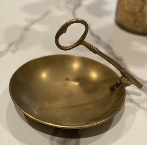 VIRGINIA METALWORKS Figural Key Coin Brass Trinket Dish | eBay