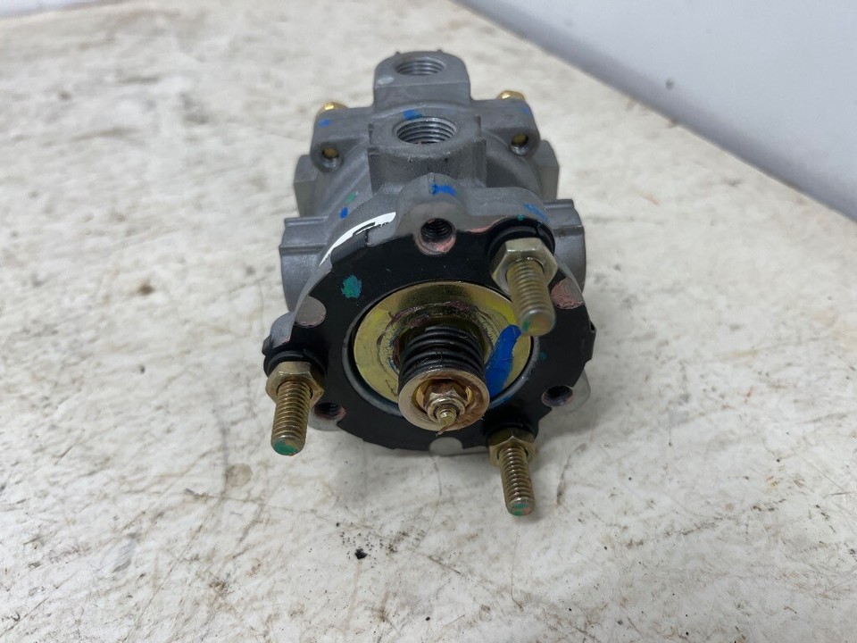 Freightliner Bendix E-6 Foot Brake Air Valve BW286171N | Genuine OEM