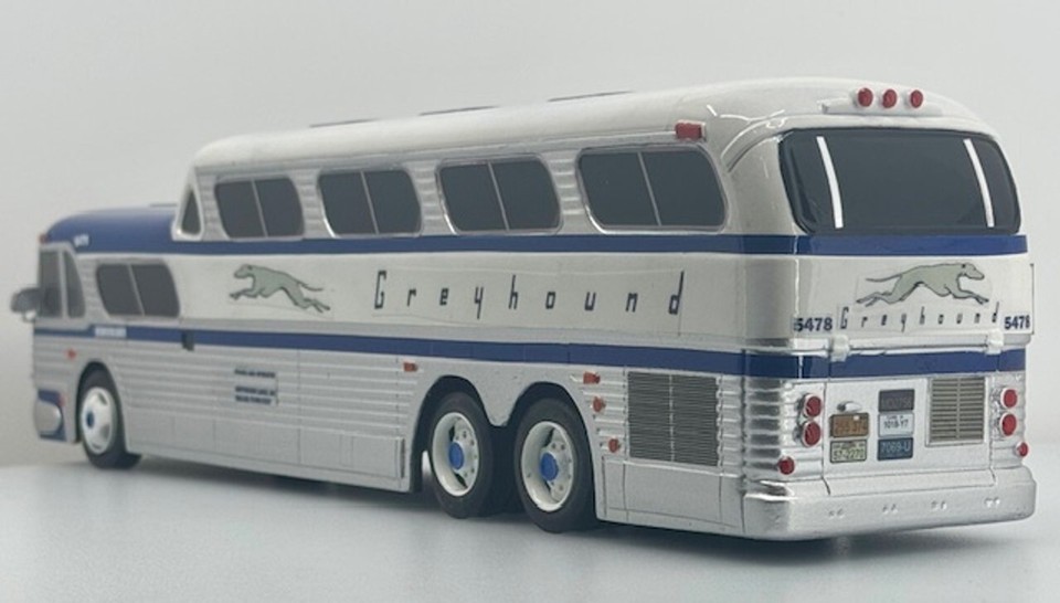 1:32 Scale GM PD-4501 SceniCruiser Greyhound Hand-Built Scale Replica ...