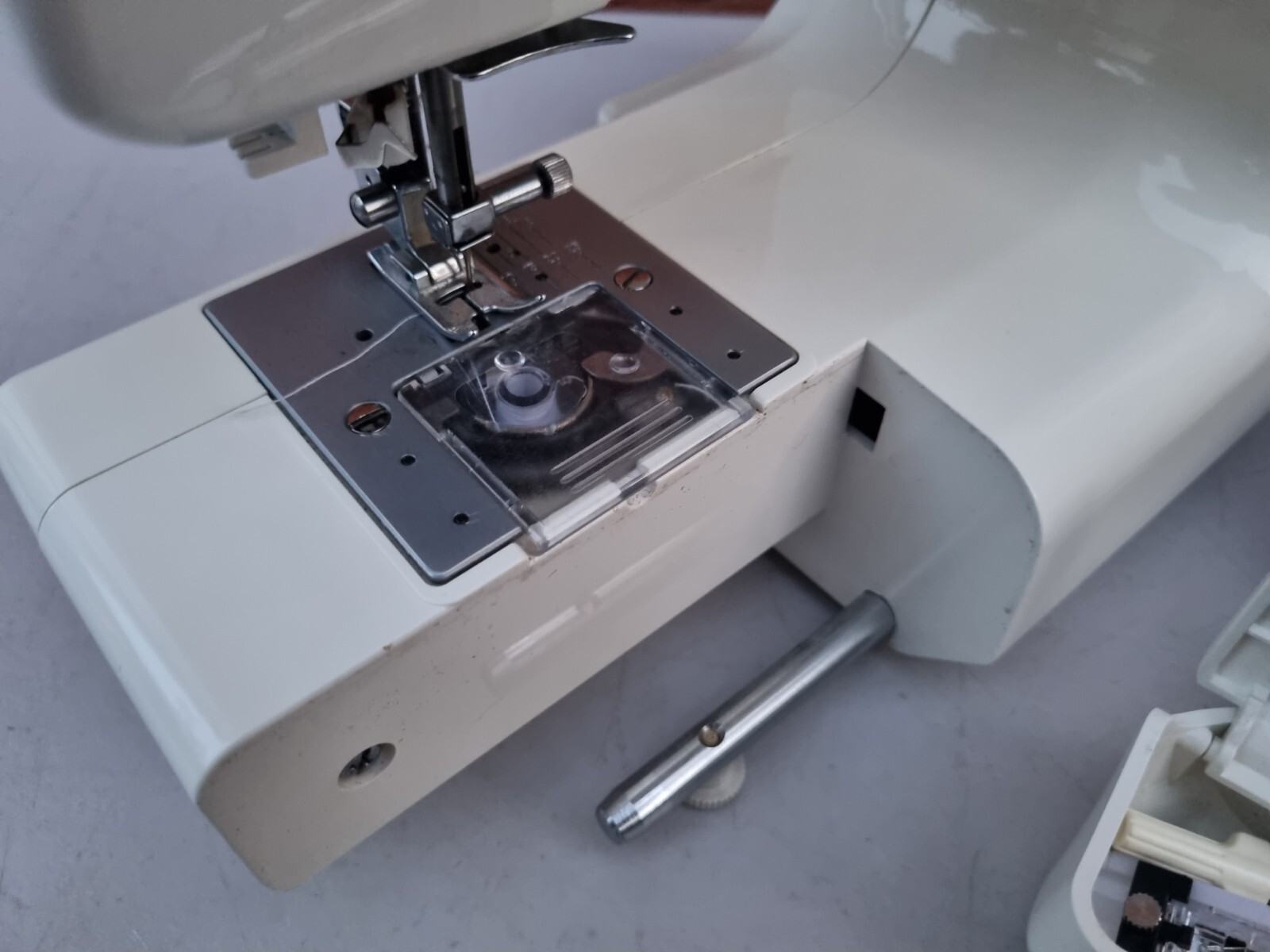 SINGER FEATHERWEIGHT II Model 117 SEWING MACHINE. Singer 117 ...
