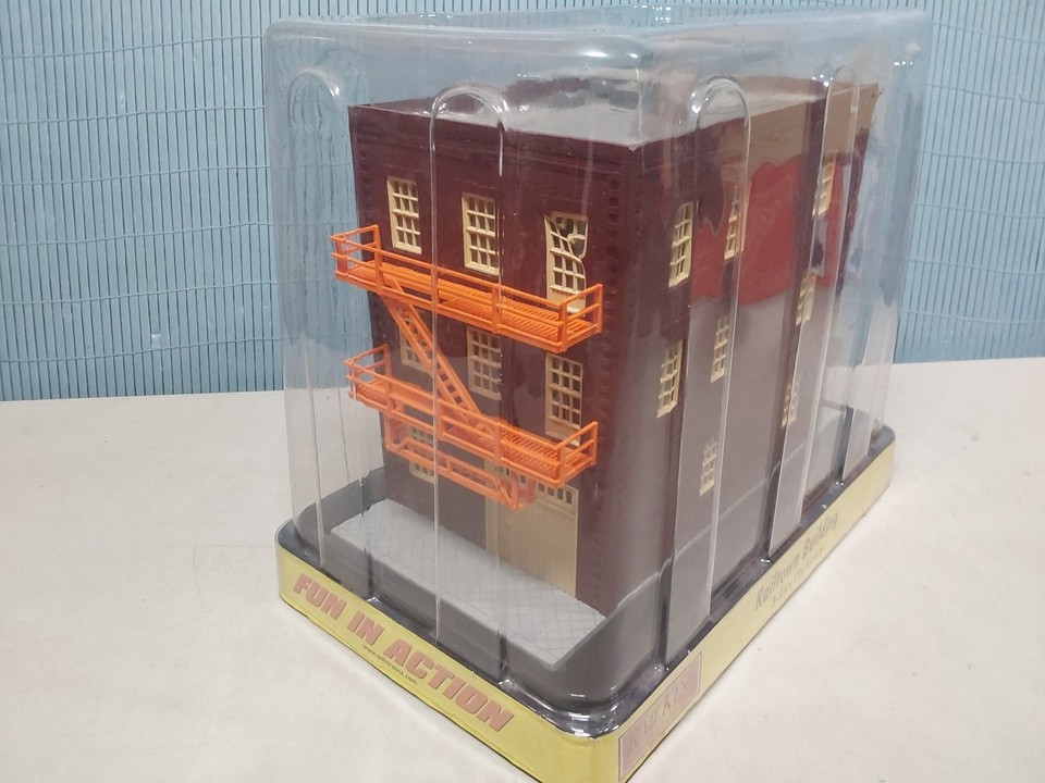 MTH O SCALE MTH HOBBY TRAIN STORE BUILDING | eBay