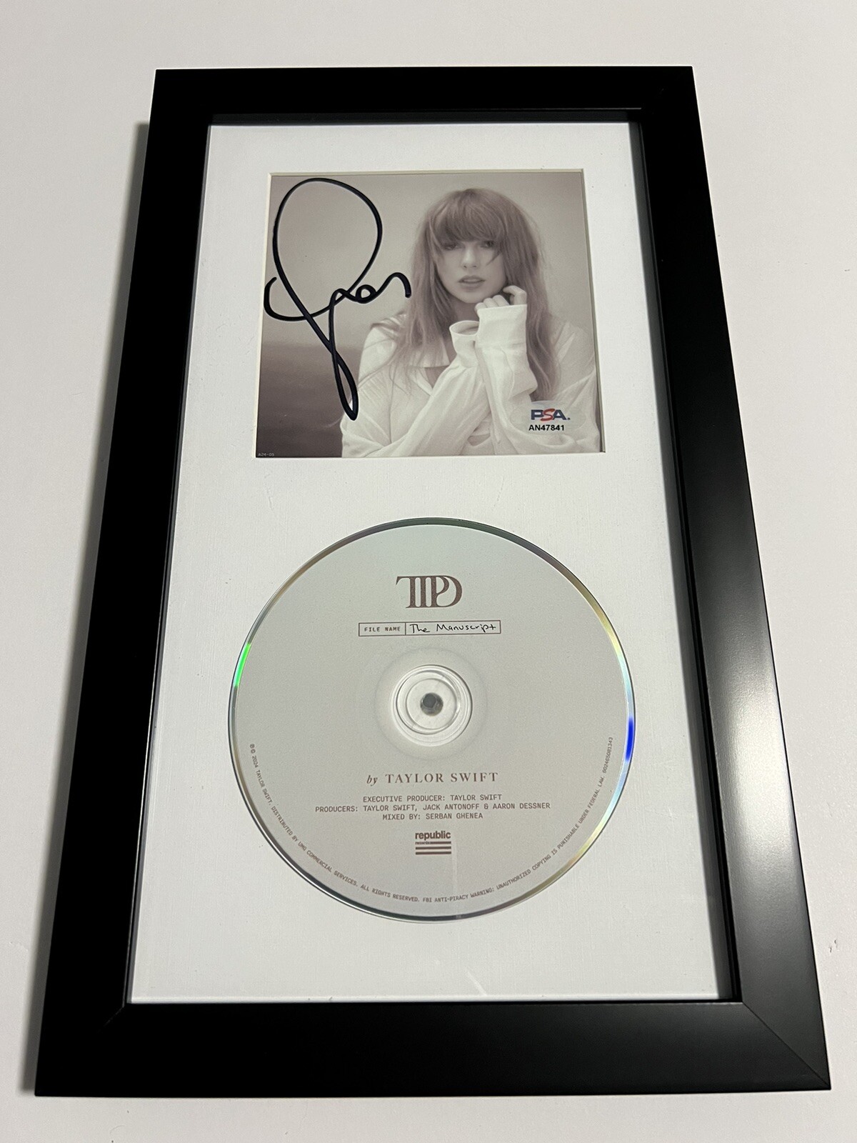 Taylor Swift Autographed Memorabilia | Signed Photo, Jersey ...