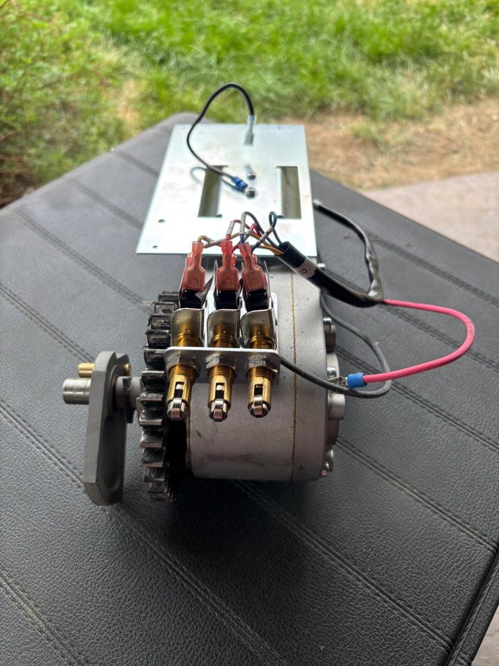 ACORN SUPERGLIDE 120/130 T700 STAIRLIFT MOTOR W/GEARBOX & WIRES LEMAC ...