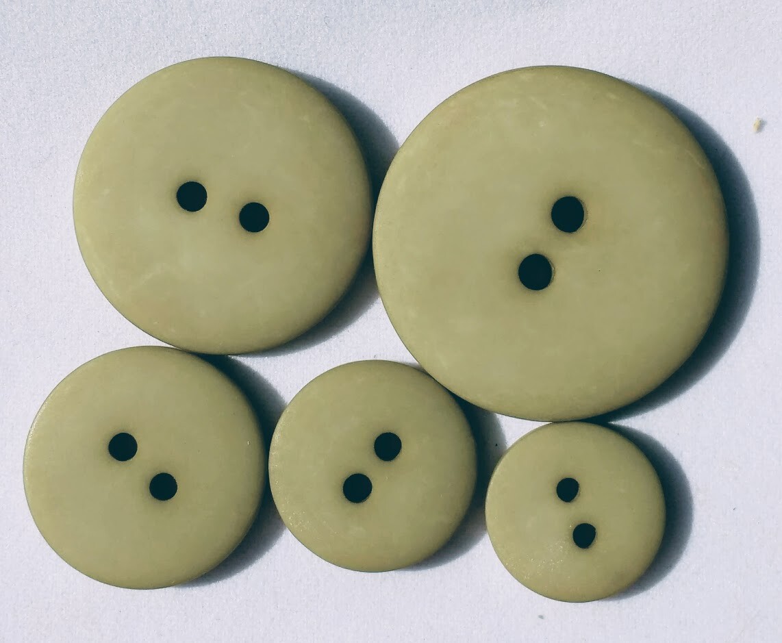 MATTE 15mm, 18mm, 20mm, 25mm, 30mm ROUND 2 HOLES PLASTIC BUTTONS | eBay UK