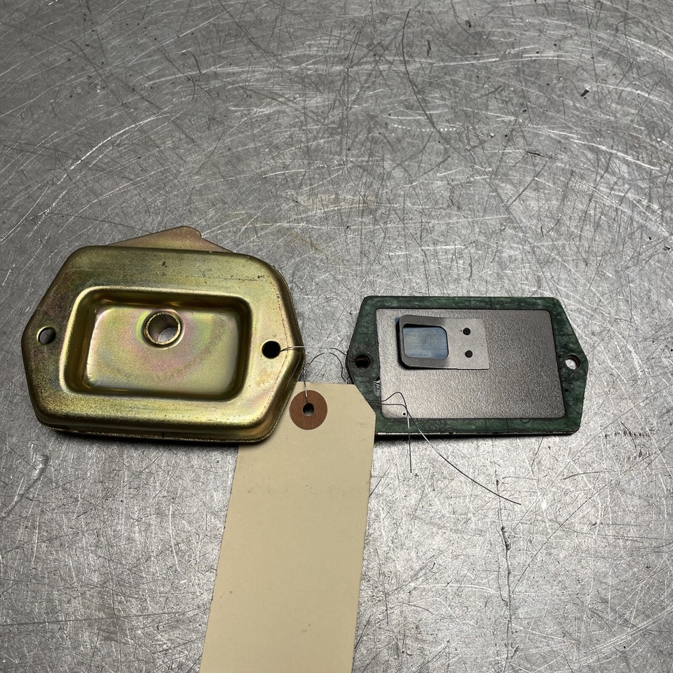 OEM GOOD USED WISCONSIN ROBIN WI-390 8000482 BREATHER PLATE, COVERS ...