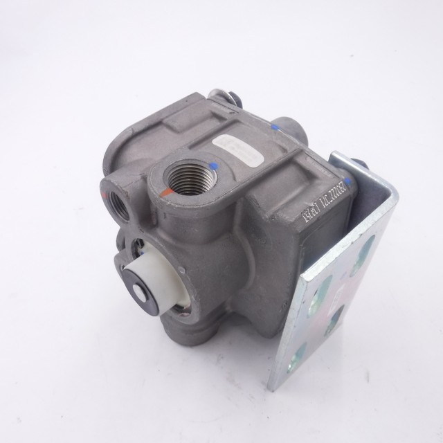 Bendix Pilot Relay Valve 109002 R-12p for sale online | eBay