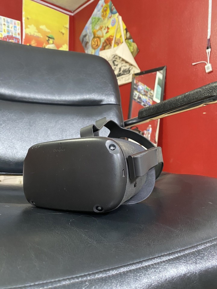 Oculus Meta Quest 1 128Gb With Box And Controllers. NO Charger Included ...