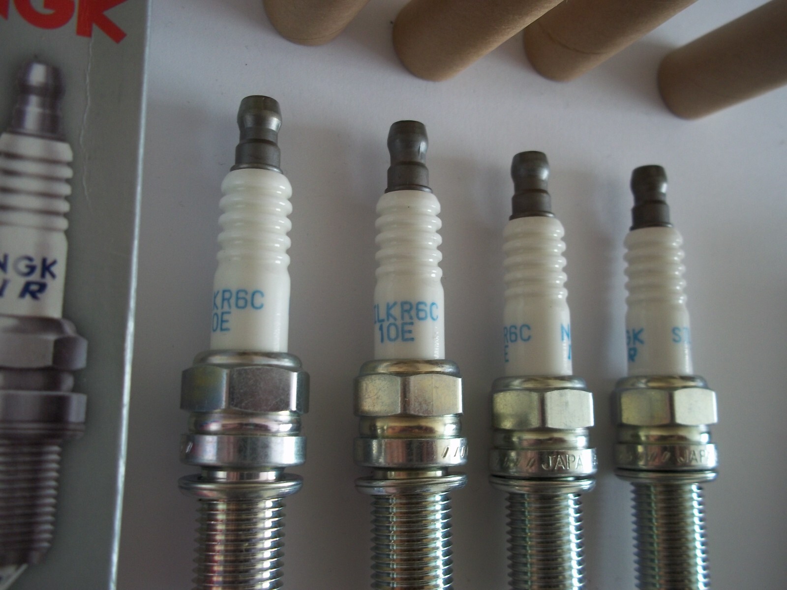 4 NGK SILKR6C10E Iridium sparkplugs for Hyundai i10, i20, i30 and Kia ...