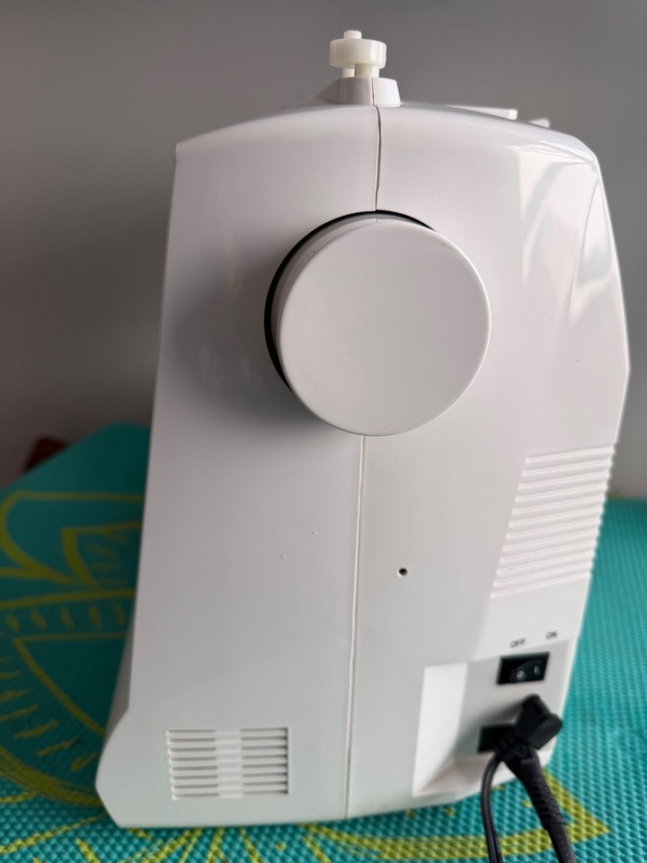 Singer 6180 Brilliance Sewing Machine - Tested - New Needle / Presser ...