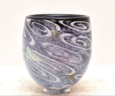 STUDIO ART GLASS Iridescent Luster SWIRL JIM BUSH SIGNED Vase Black ...