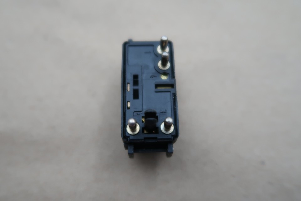 MERCEDES W202 POWER WINDOW SWITCH (D6) 2028205310 | eBay