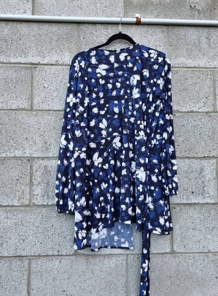 Sacha drake floral wrap tunic top size 18 blue flowers long sleeves ...