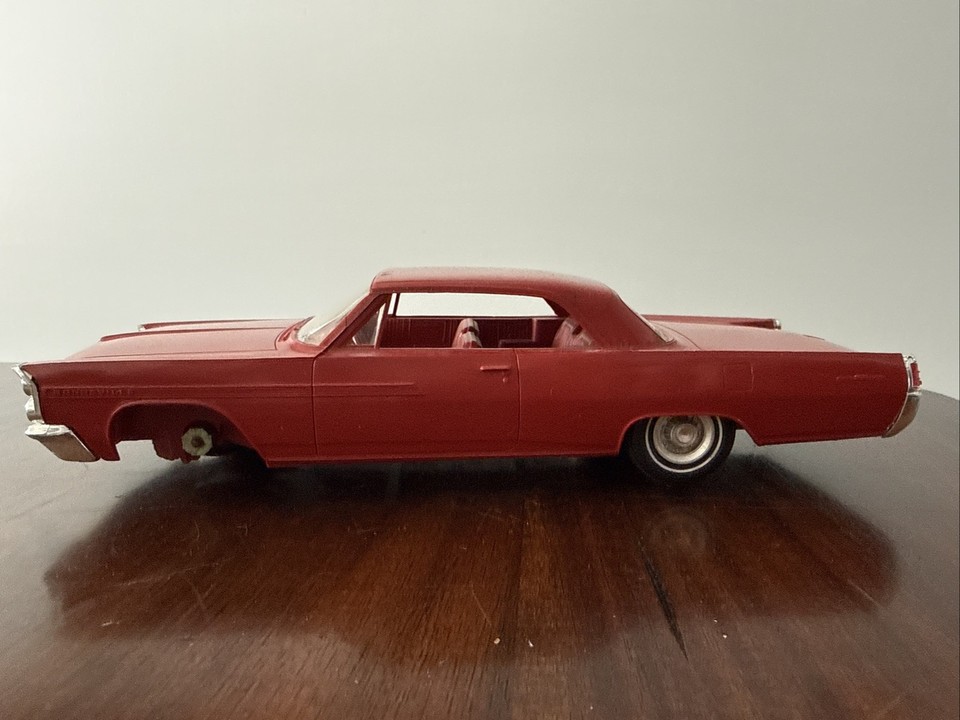 AMT 1963 PONTIAC BONNEVILLE PROMO CAR Model--Red w/Friction Drive ...