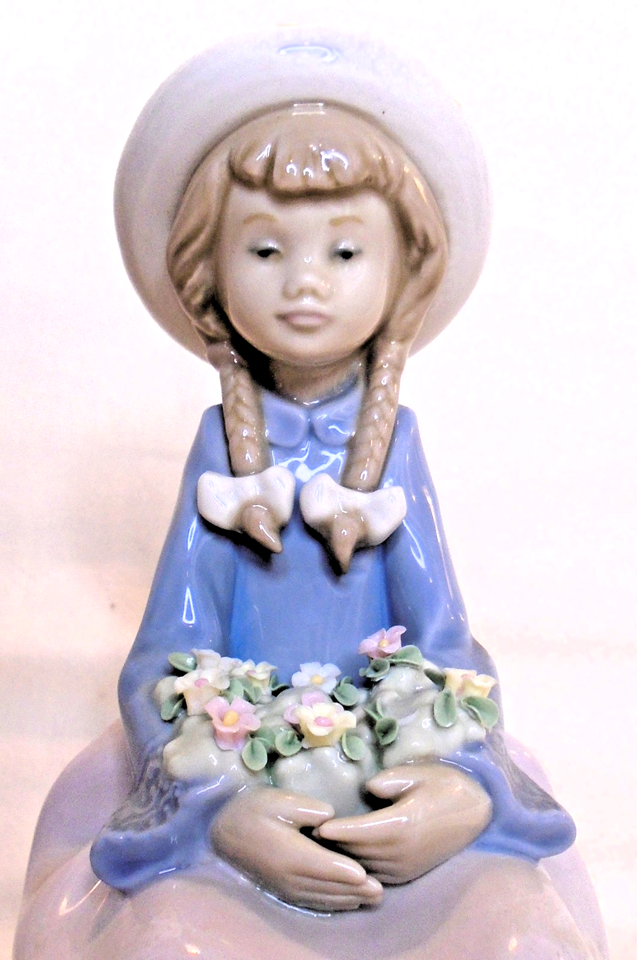 Lladro Pretty and Prim Porcelain Figurine, 5554 | eBay