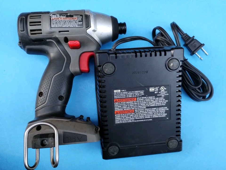 PORTER CABLE 18V 1/4" Quick Release Impact Driver PCL180ID w/ Charger ...