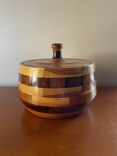 BEAUTIFUL Vintage LARGE Segmented Wooden Round Box with Lid Wood ...