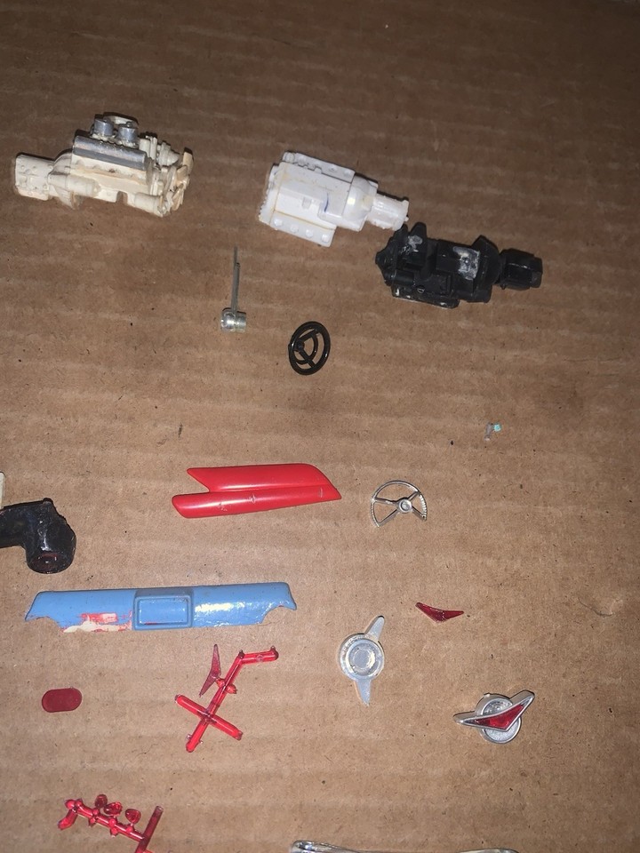Vintage Junkyard Lot Of Plastic Model Car Parts And Pieces (Lot Jy466 ...