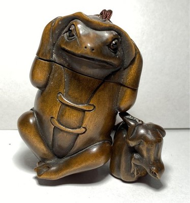 Japanese INRO Box Netsuke Portable Wooden Case Flog Motif Delicate ...