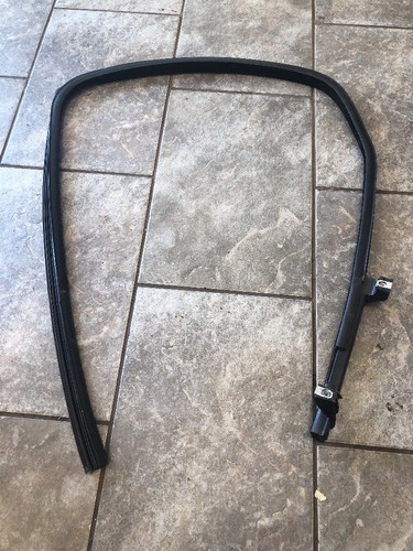 RIGHT REAR DOOR RUBBER SEAL GLASS WINDOW TRACK RUN CHANNEL WEATHER ...